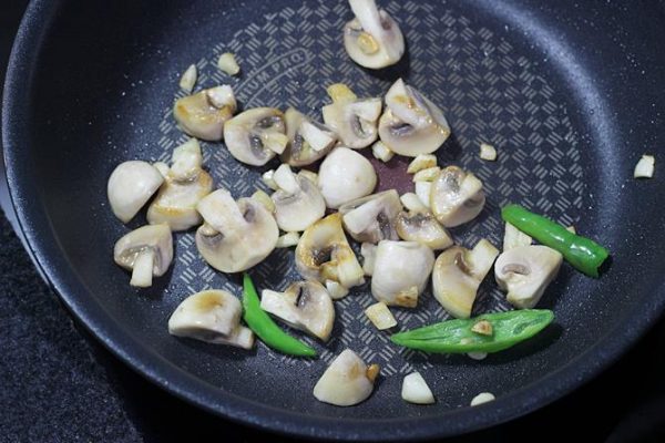 Chilli Mushroom | Chinese Mushroom Recipe - Swasthi's Recipes