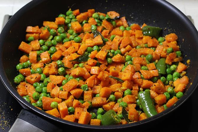 Carrot fry recipe | Dry carrot curry recipe | Peas carrot stir fry recipe
