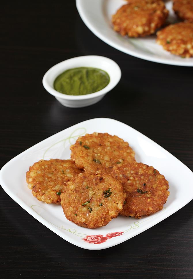 Sabudana vada - Swasthi's Recipes Sabudana vada - Swasthi's Recipes