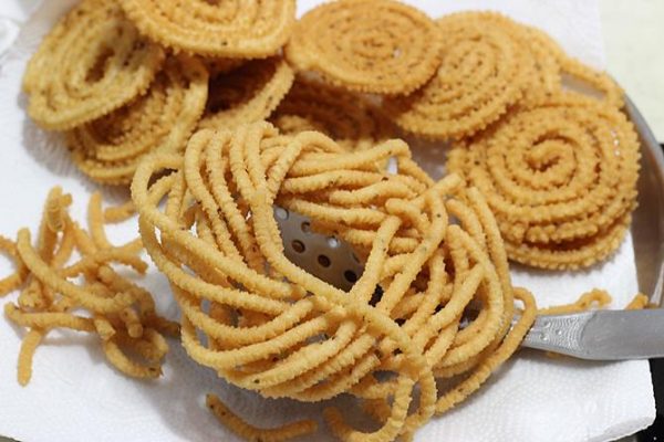 Murukku Recipe (Murukulu) - Swasthi's Recipes