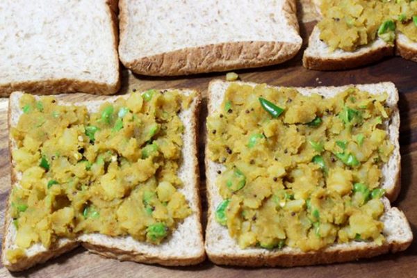 Bread Pakora Recipe (Bread Pakoda) - Swasthi's Recipes