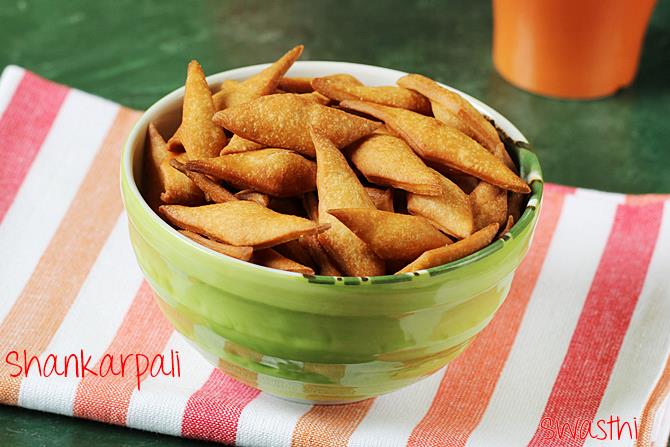 Shankarpali recipe (sweet diamond cuts) - Swasthi's Recipes