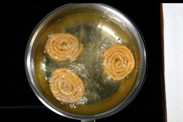 Chakli Recipe (Chakralu Recipe) - Swasthi's Recipes