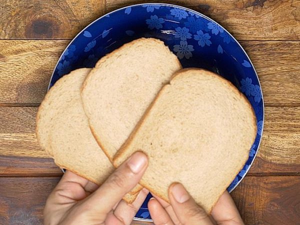 Bread Vada Recipe - Swasthi's Recipes