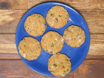 Bread Vada Recipe - Swasthi's Recipes