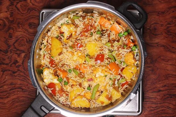Tehri Recipe (Veg Tahri) - Swasthi's Recipes