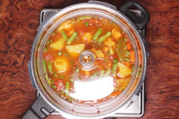 Tehri Recipe (Veg Tahri) - Swasthi's Recipes