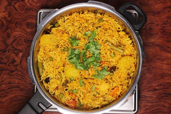 Tehri Recipe (Veg Tahri) - Swasthi's Recipes