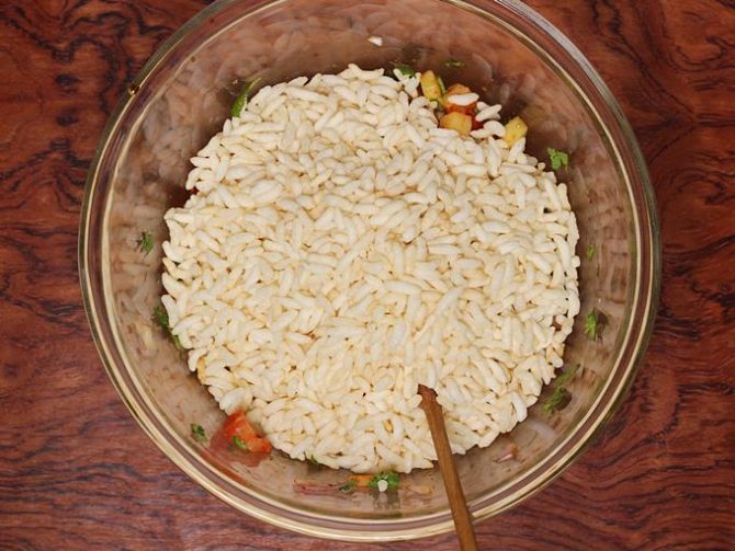 Jhal Muri Recipe (Jhalmuri) - Swasthi's Recipes