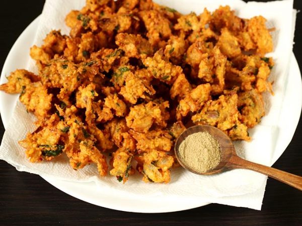 Moong dal pakoda (Moong dal bhajiya) - Swasthi's Recipes