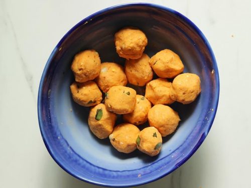 Nippattu recipe | Karnataka style crispy nippattu - Swasthi's Recipes