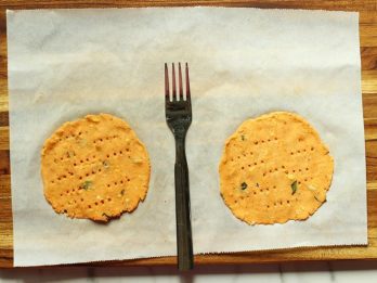 Nippattu recipe | Karnataka style crispy nippattu - Swasthi's Recipes