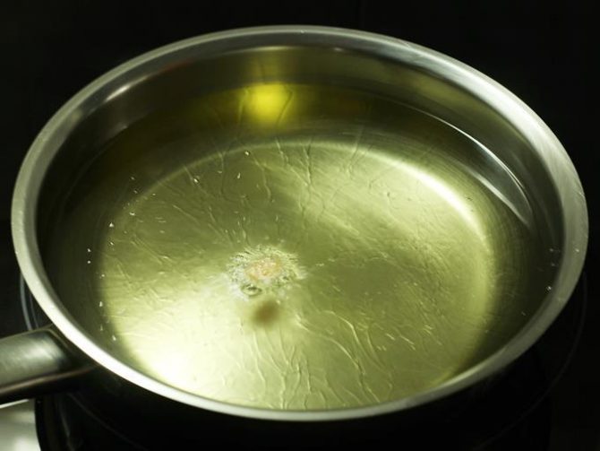 Nippattu recipe | Karnataka style crispy nippattu - Swasthi's Recipes