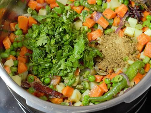 Veg biryani recipe | How to make veg biryani under 30 mins