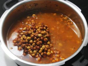 Kala Chana Recipe (Black Chickpeas Curry) - Swasthi's Recipes