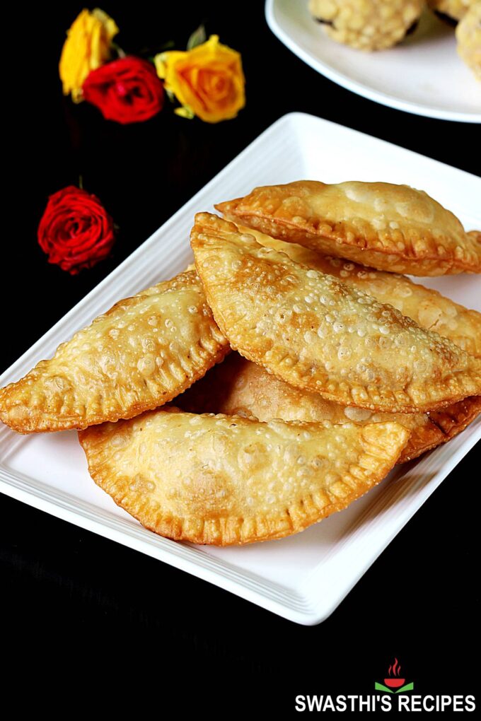 Karanji Recipe (Kajjikayalu) - Swasthi's Recipes